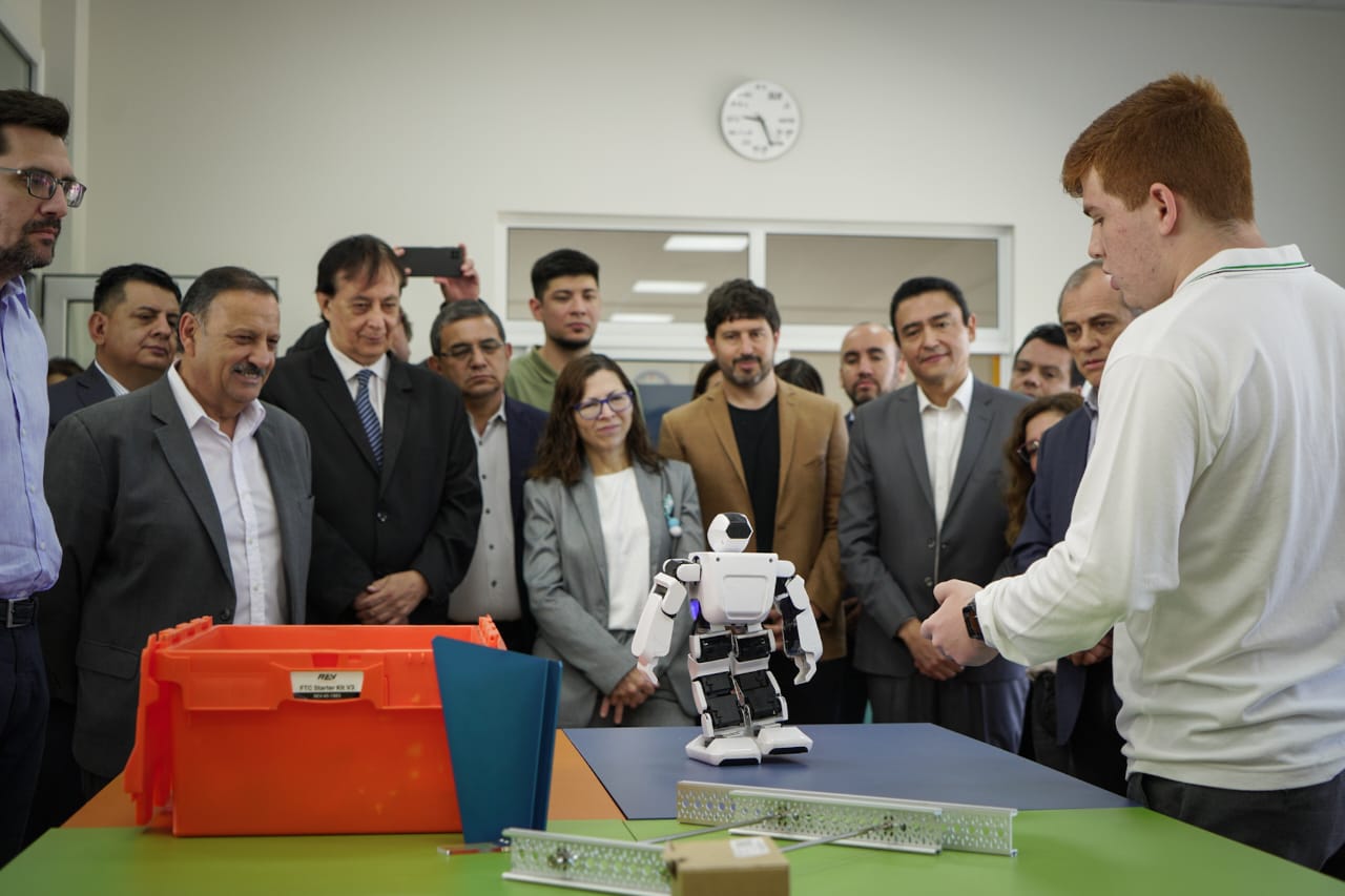 El gobernador Ricardo Quintela inauguró el Clúster Tecnológico en el ...
